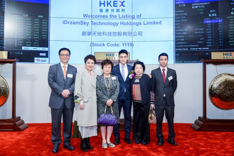 创梦天地上市现场:80后高管喜悦相拥,超模奚梦瑶现身支持 蓝鲸财经
