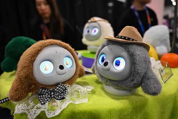 蓝鲸科技对话Ropet CEO何嘉斌：当模型与算力日新月异，机器人更应珍视“温度”和“人”_中访网 - 解读新商业|专栏入驻开放平台